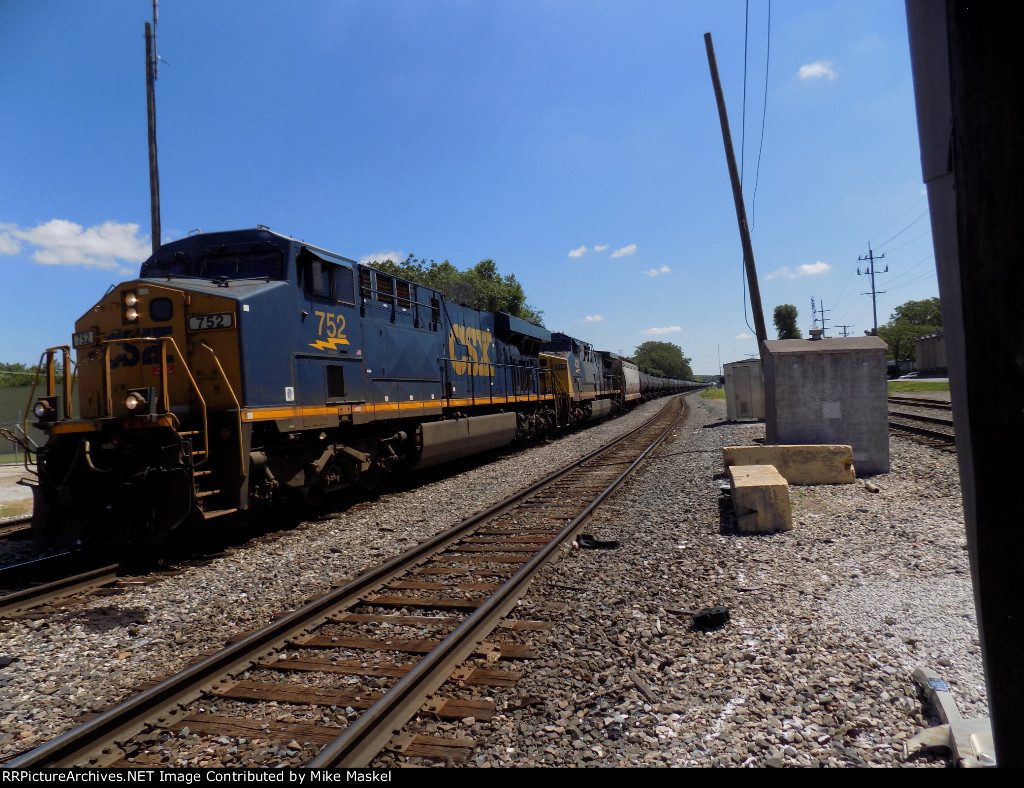 CSX 752